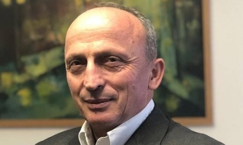 Florim Zeqa: Një votë, një maskë gratis!